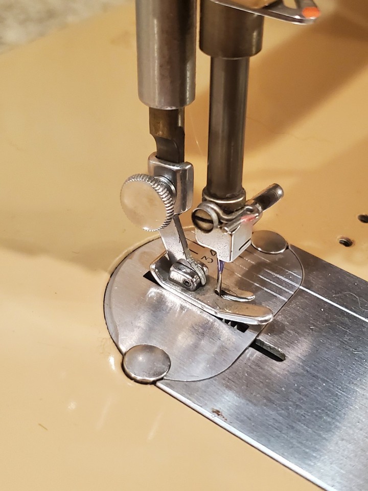 Vintage Singer Model 404 Slant Needle Sewing Machine Works Great w ...