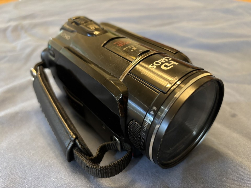 Canon Vixia HF S200 Digital Camcorder With Battery And Chargers | eBay