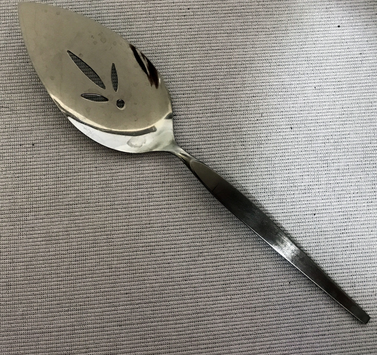 Oneida Community Stainless Flatware SATINQUE older style PIERCED PIE ...