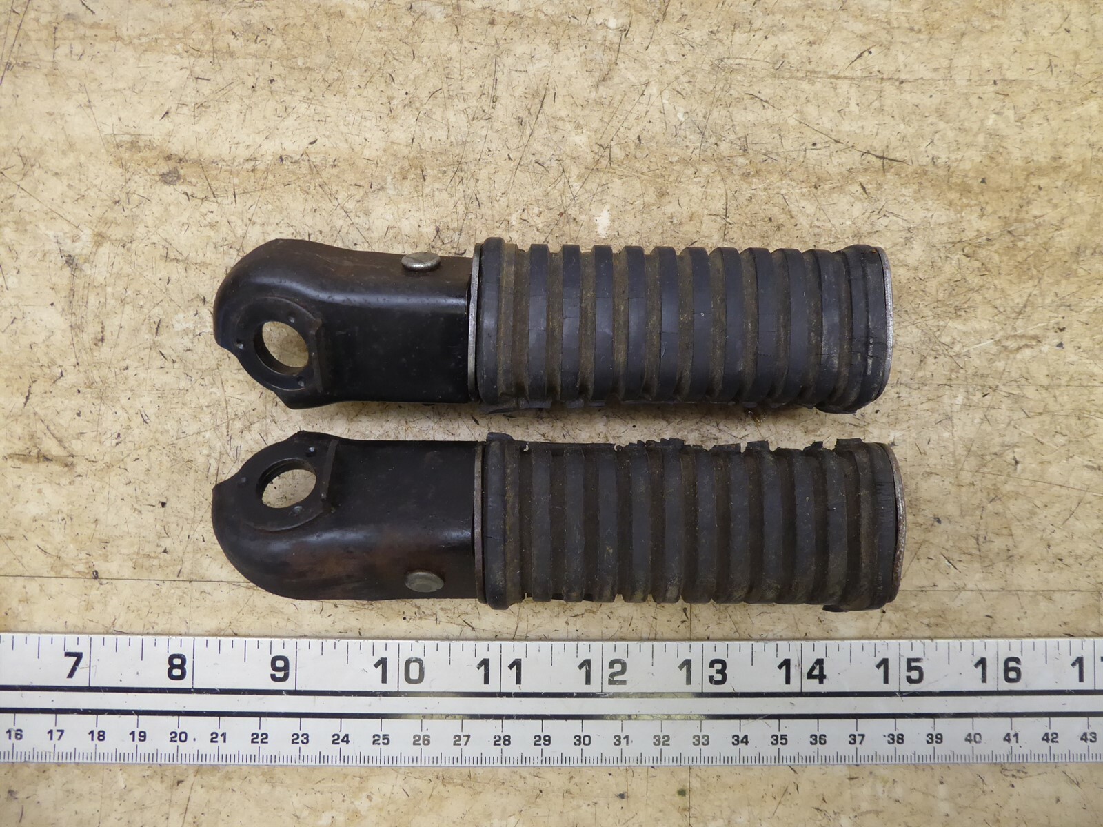 1980 Yamaha XS650 Special Y504-1. rear passenger foot pegs | eBay