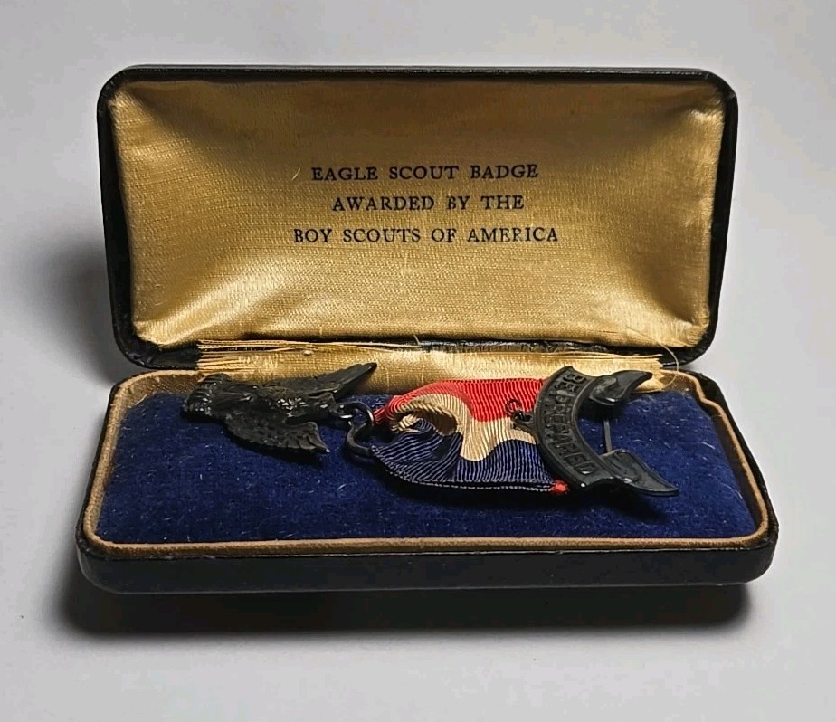 VINTAGE EARLY BSA STERLING SILVER EAGLE SCOUT BADGE with CASE BOY ...
