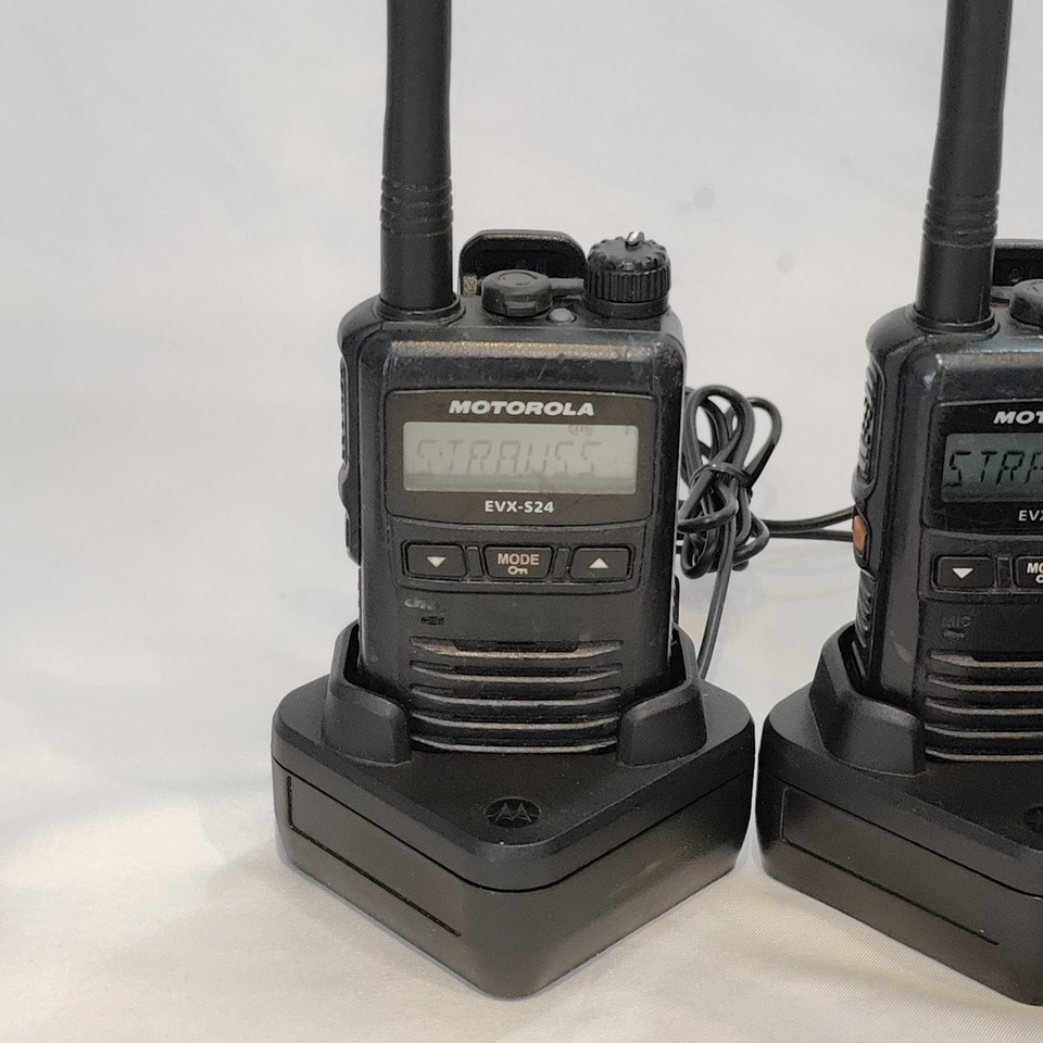(6) Motorola EVX-S24 Professional Portable UHF Digital Two-Way Radio ...