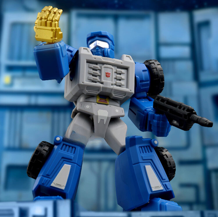 Beachcomber Luminous Version Transformers Model Figure Blokees Toy ...