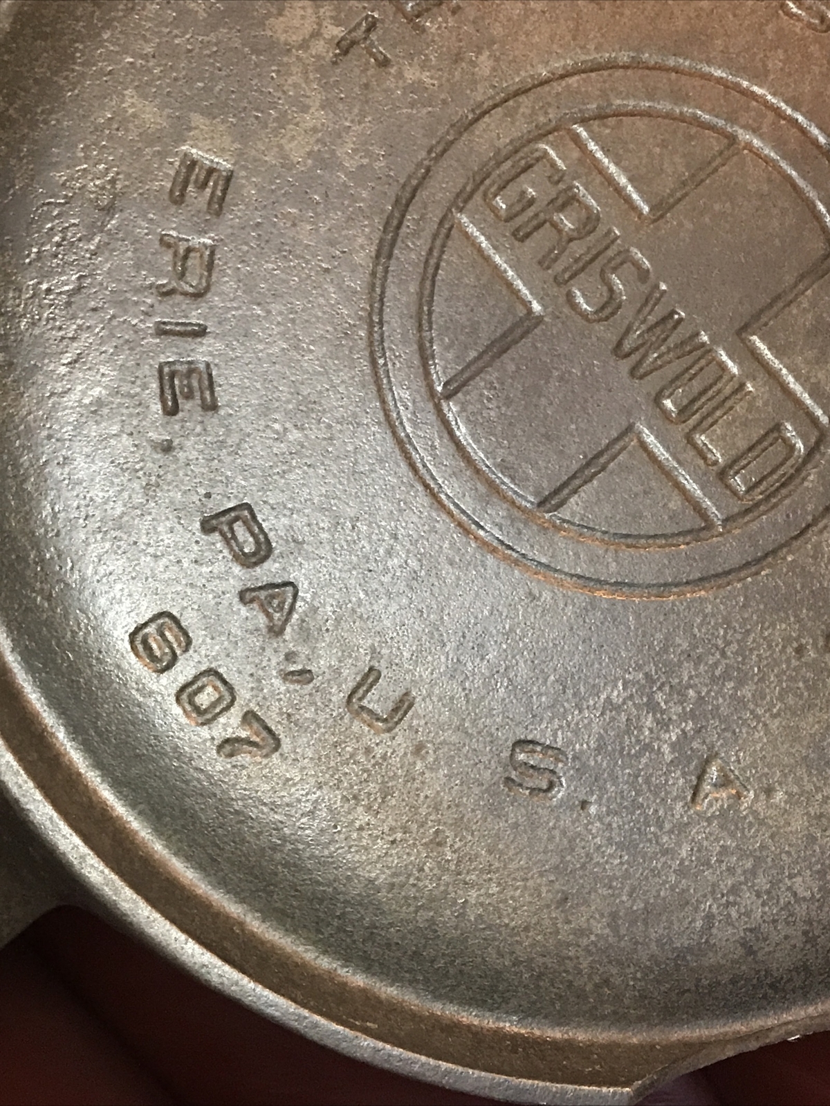GRISWOLD CAST IRON #7 GRIDDLE 607 LARGE BLOCK LOGO - Chunk Missing On ...
