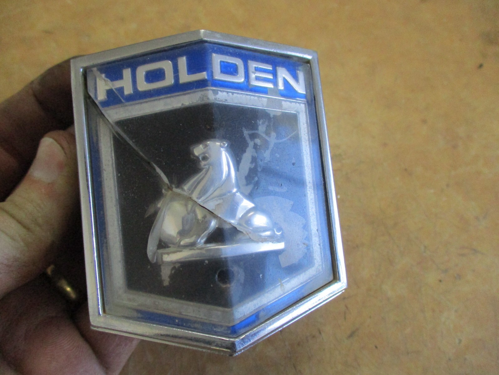 HOLDEN HQ GRILL BADGE GRILLE EMBLEM CHROME INSERT SURROUND KINGSWOOD ...