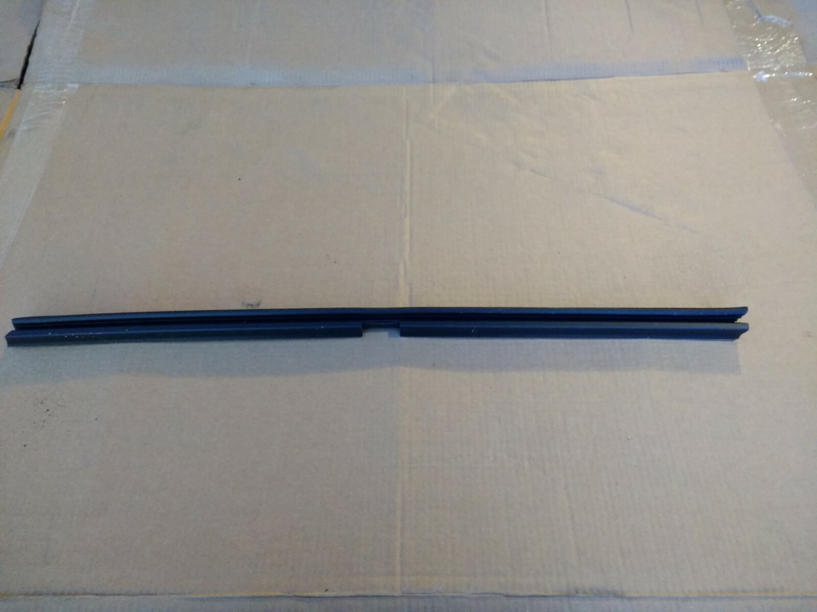 Volvo XC70 2008 2009 2010 2011 RH Right Front Door Glass Interior Seal ...
