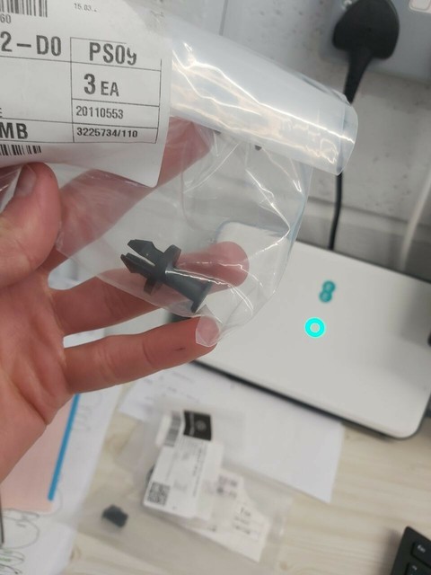 Mercedes-Benz C-class W205 Air Inlet Duct Rivet A0009919540 Genuine for ...