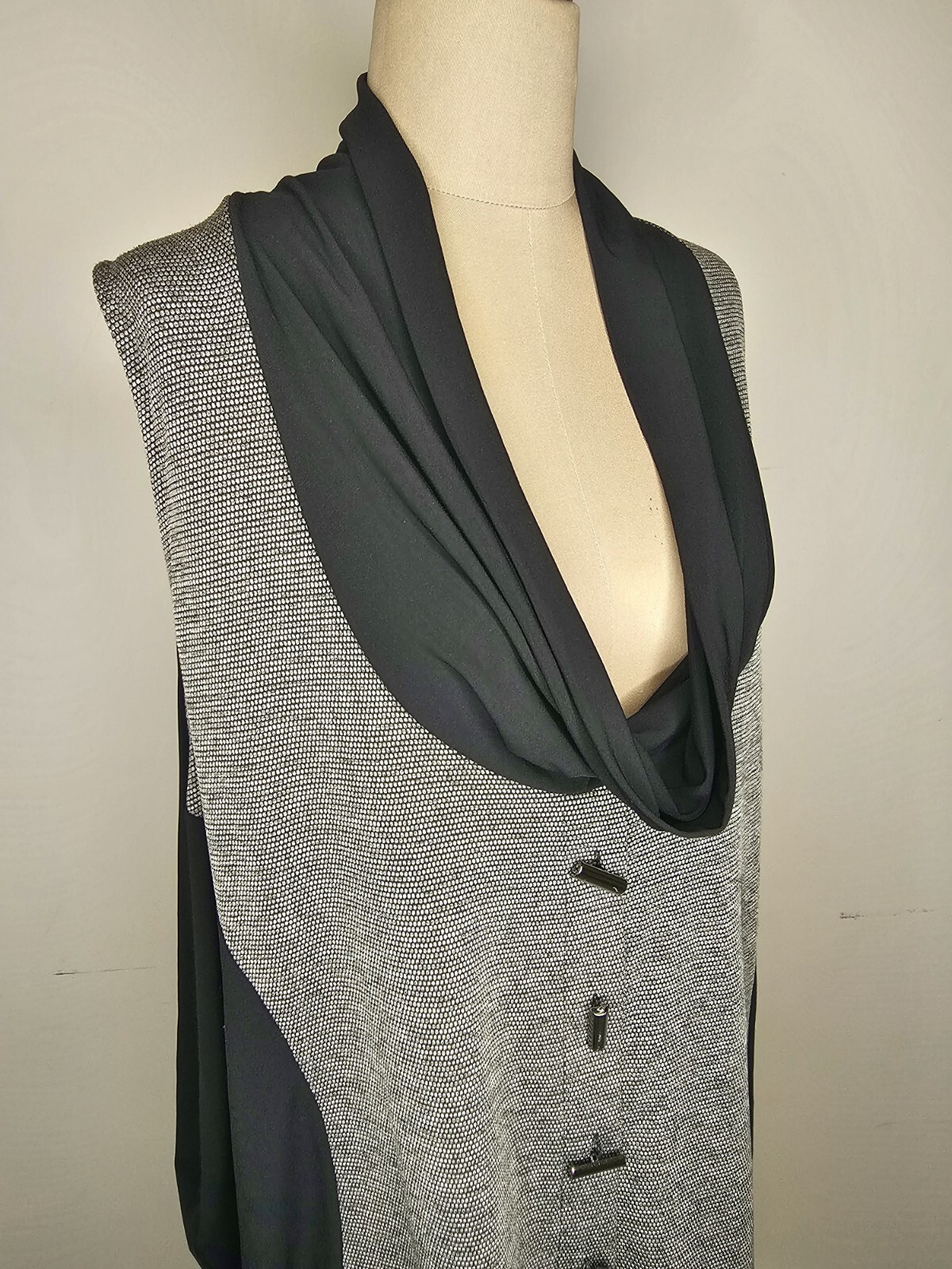 TAKING SHAPE TOP, TS, COWL NECK, BLACK AND GREY, SIZE SMALL, GREAT ...