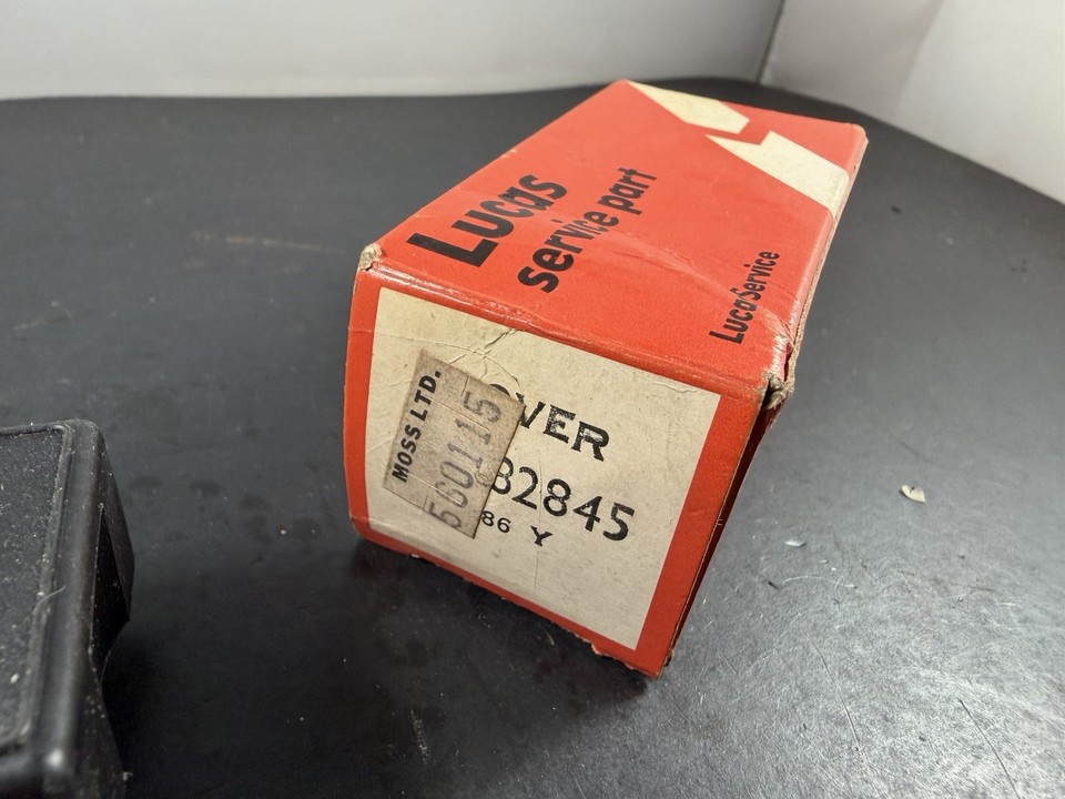 1962-1980 MGB, 1968-1980 MG Midget, Triumph TR250, TR6 NOS Fuse Box ...