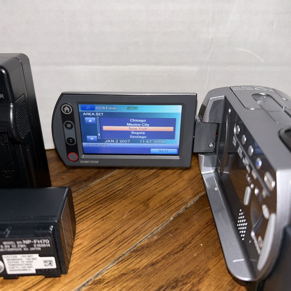 SONY DCR-SR82 Handycam Digital Video Camera/ Camcorder 60GB W/ Battery ...