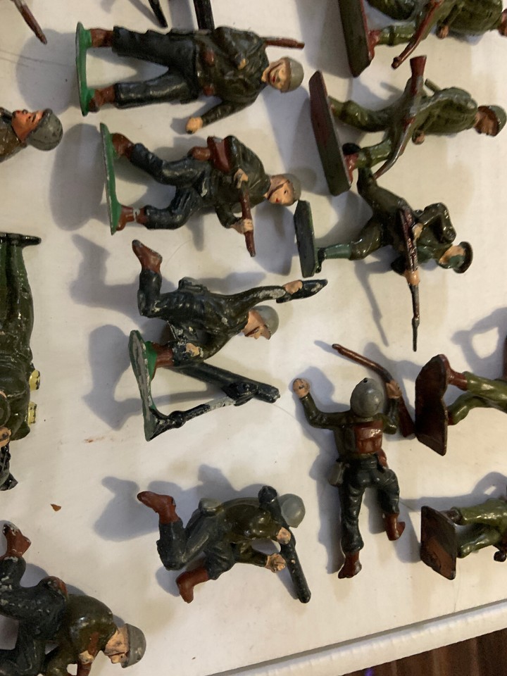 Lot of 32 Vintage Metal /Lead Army WWII / WWI Figures Barclay, Britains ...