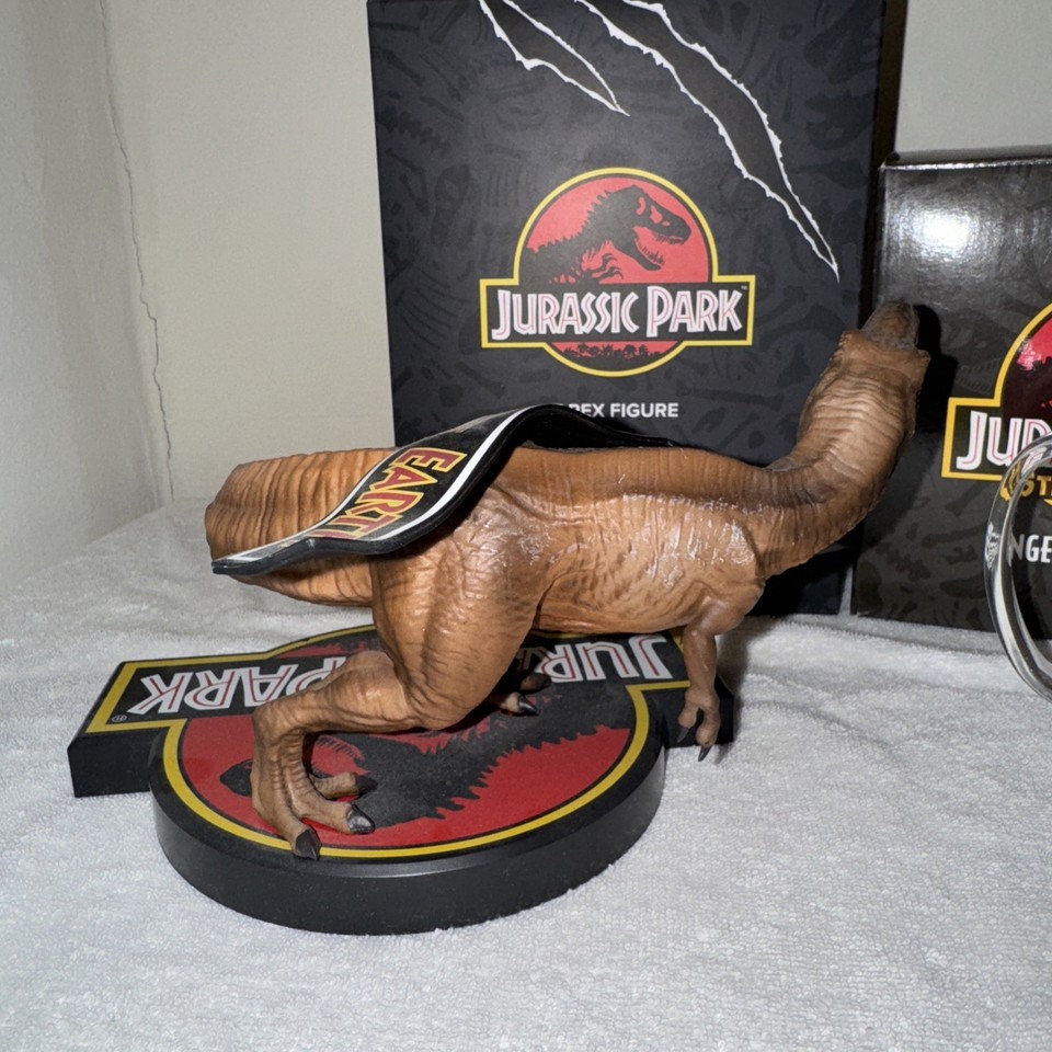 Loot Crate Jurassic Park Tyrannosaurus T-Rex Figure And Ingen Beaker ...