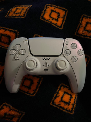 White PS5 Dual Sense Controller used, in great condition. | eBay