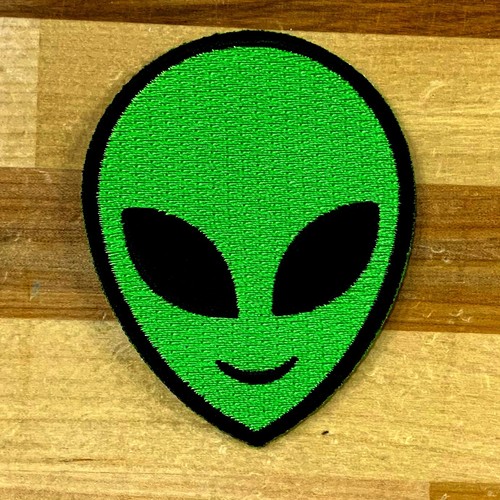 GREEN SPACE ALIEN HEAD PATCH iron-on embroidered EXTRATERRESTRIAL AREA ...