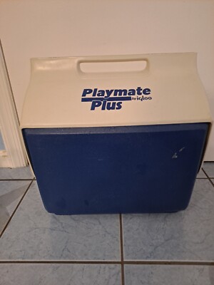 COLEMAN 5 Gallon Vintage Square Beverage Cooler Blue/White With Spout ...