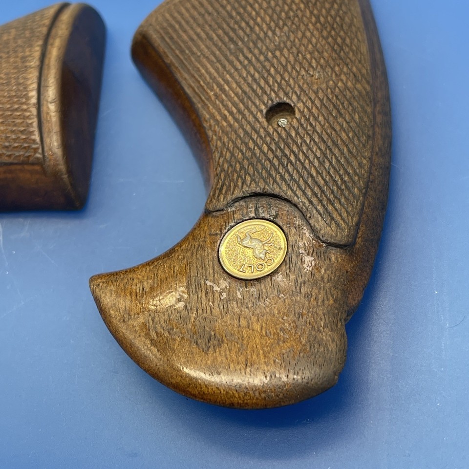 #B23FR Colt Python 2nd Gen Wood Grips Target OEM Gold Medallion W ...