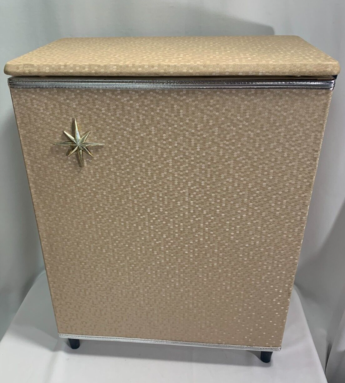 Vintage HAWKEYE Burlington Co. Clothes Laundry Hamper Vinyl and Wicker ...