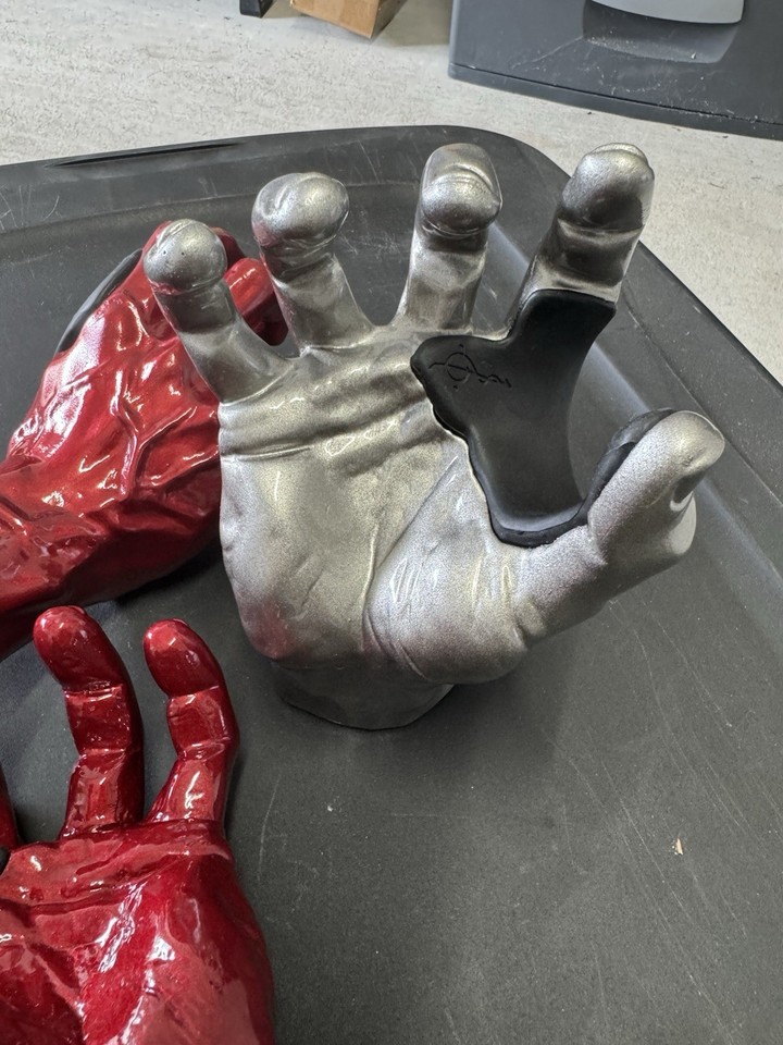 3 GuitarGrip Classic GripGuitar Wall Hanger Metallic Red Silver RIGHT ...