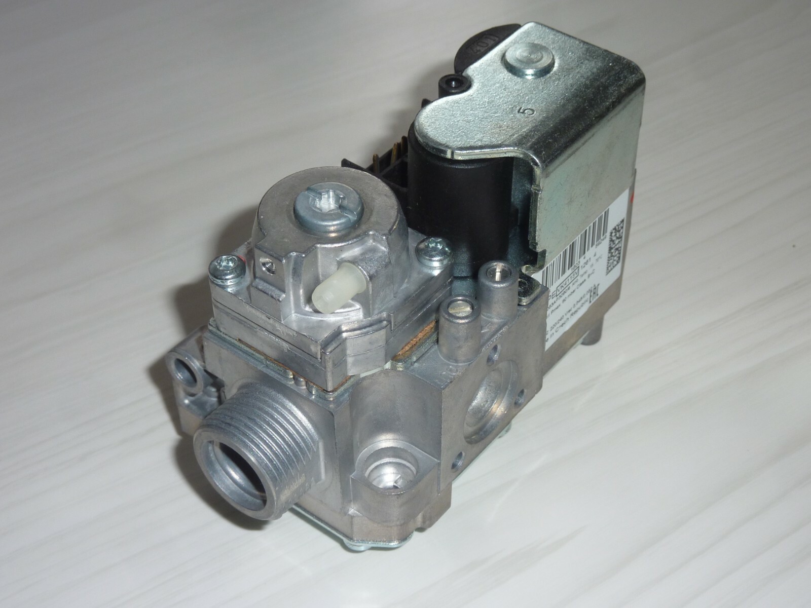 Intergas 801437 Gasarmatur Gasregelblock Gas Ventil Honeywell VK4115V ...