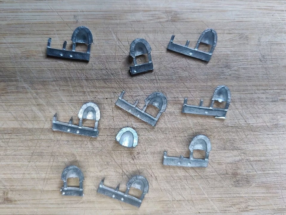 Iron Hands Metal Shoulder Pads x10 OoP Warhammer 40k Unpainted Free ...