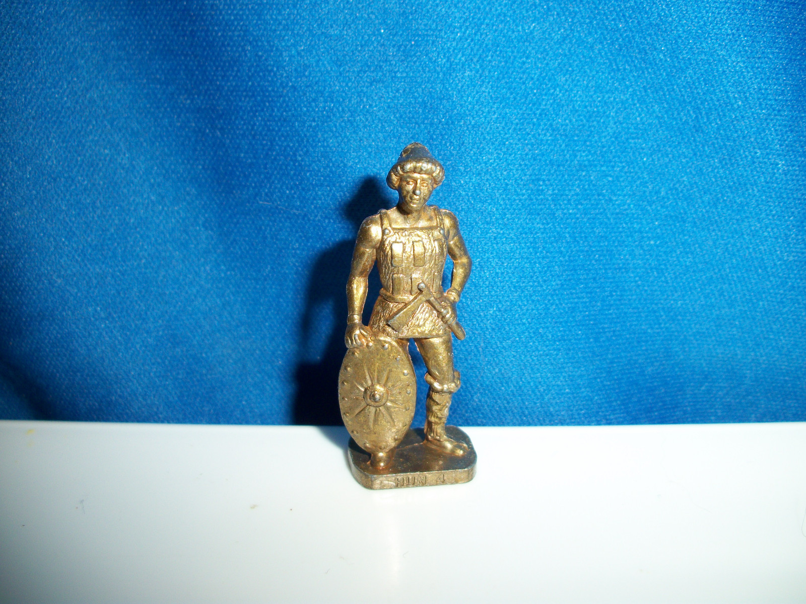 HUN #4 Battle AXE Ax Shield BRONZE Kinder Surprise Metal Soldier Figure ...
