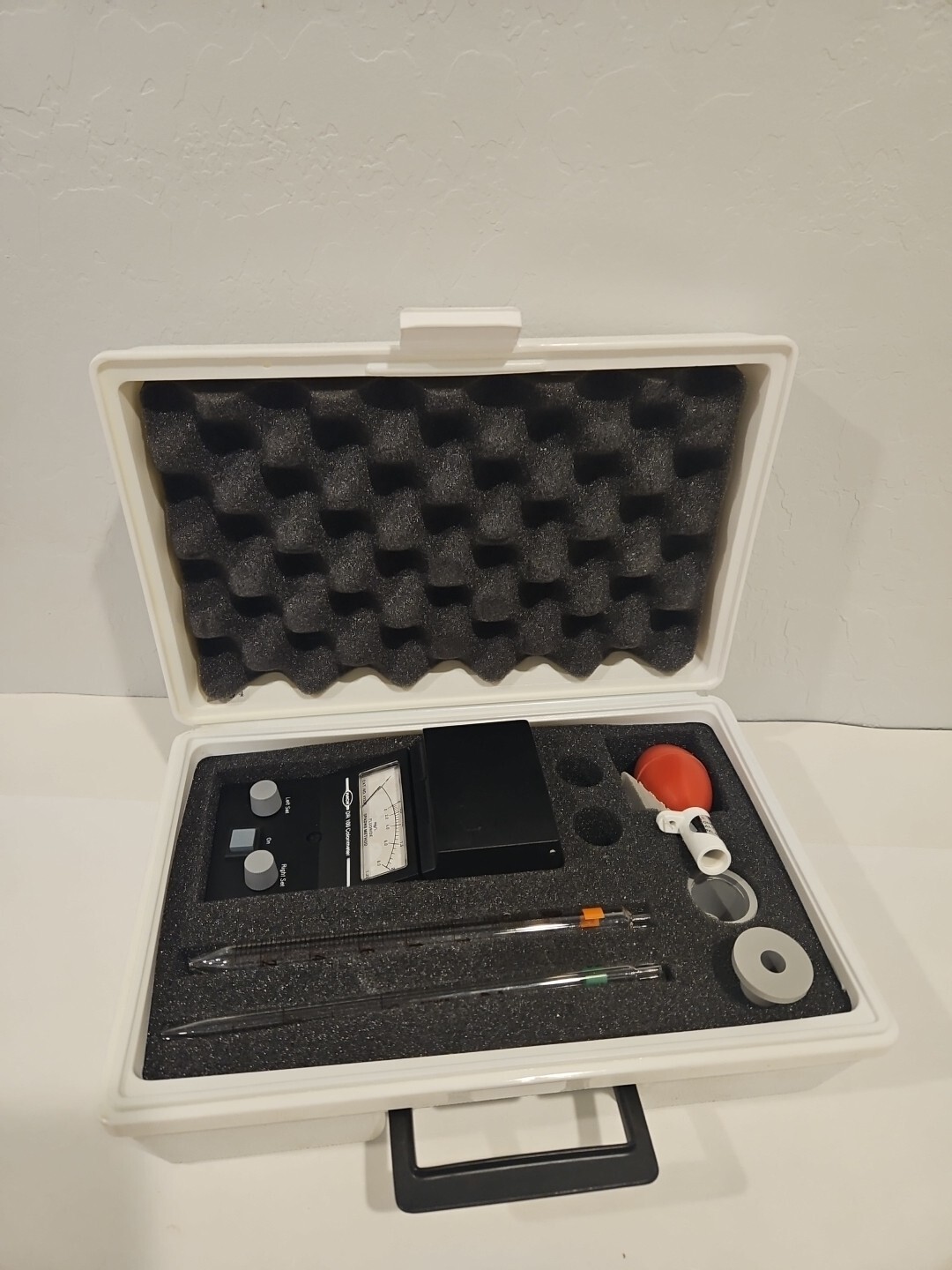 Hach DR-100 Colorimeter 41100 Test Kit Phosphate EXCELLENT Condition w ...