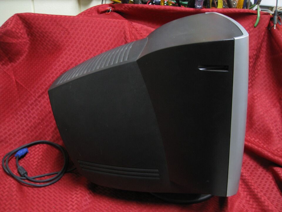 Compaq 7500 16" CRT VGA Computer Monitor Color Tube Screen Retro Gaming ...