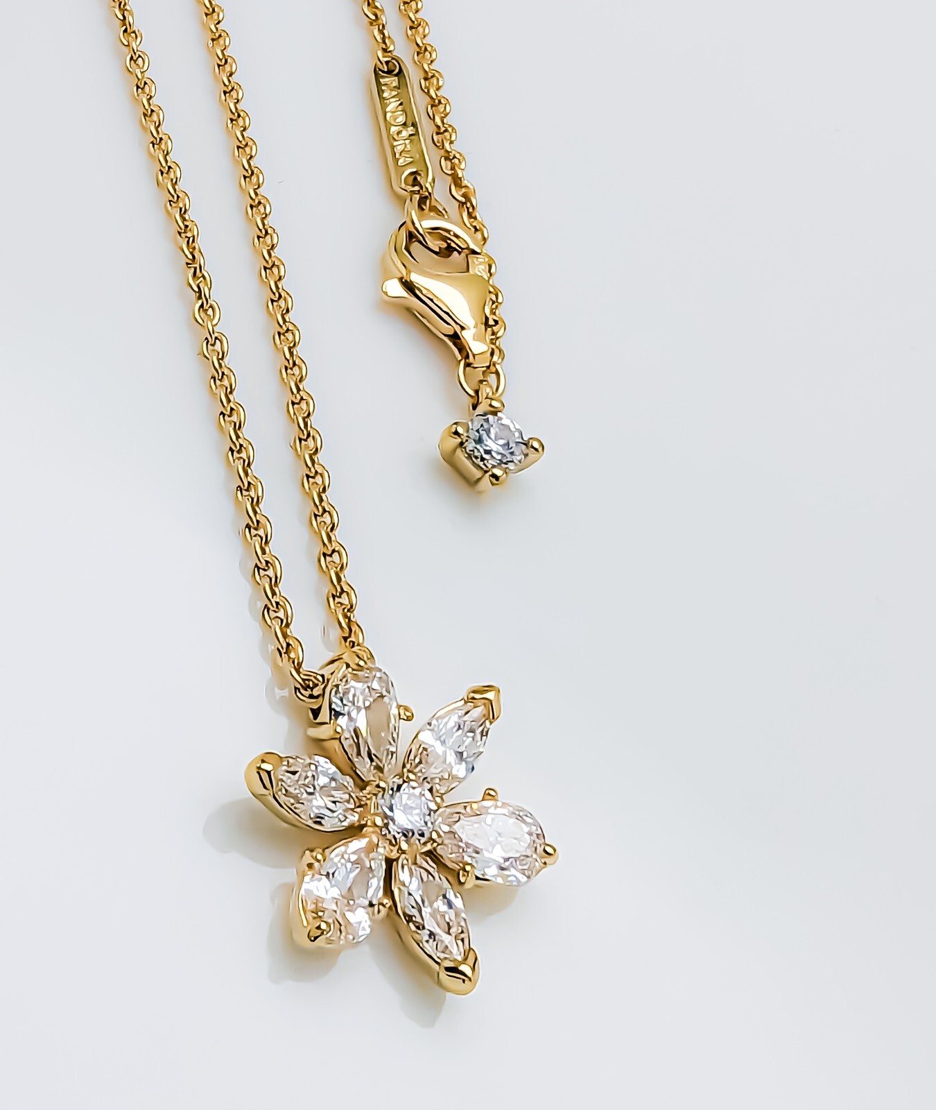 NEW Authentic PANDORA Gold Sparkling Herbarium Flower Pendant Necklace ...