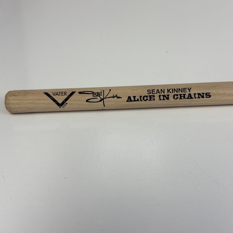 SEAN KINNEY ALICE IN CHAINS signed/autographed VATER DRUM STICK SINGLE ...