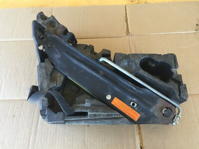 2007-2010 Audi Q7 3.6L Quattro Emergency Tire Lift Change Jack Tool OEM ...