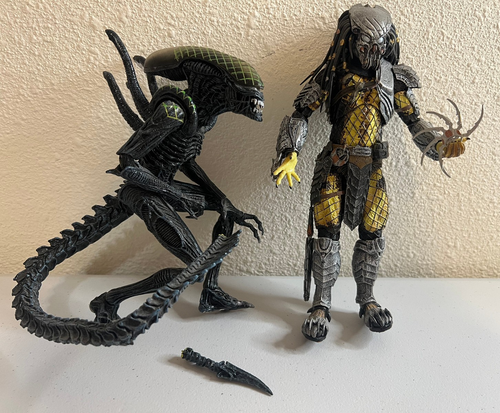 NECA Alien vs. Predator Celtic & Grid Rivalry Reborn 2-Pack 7" Action ...