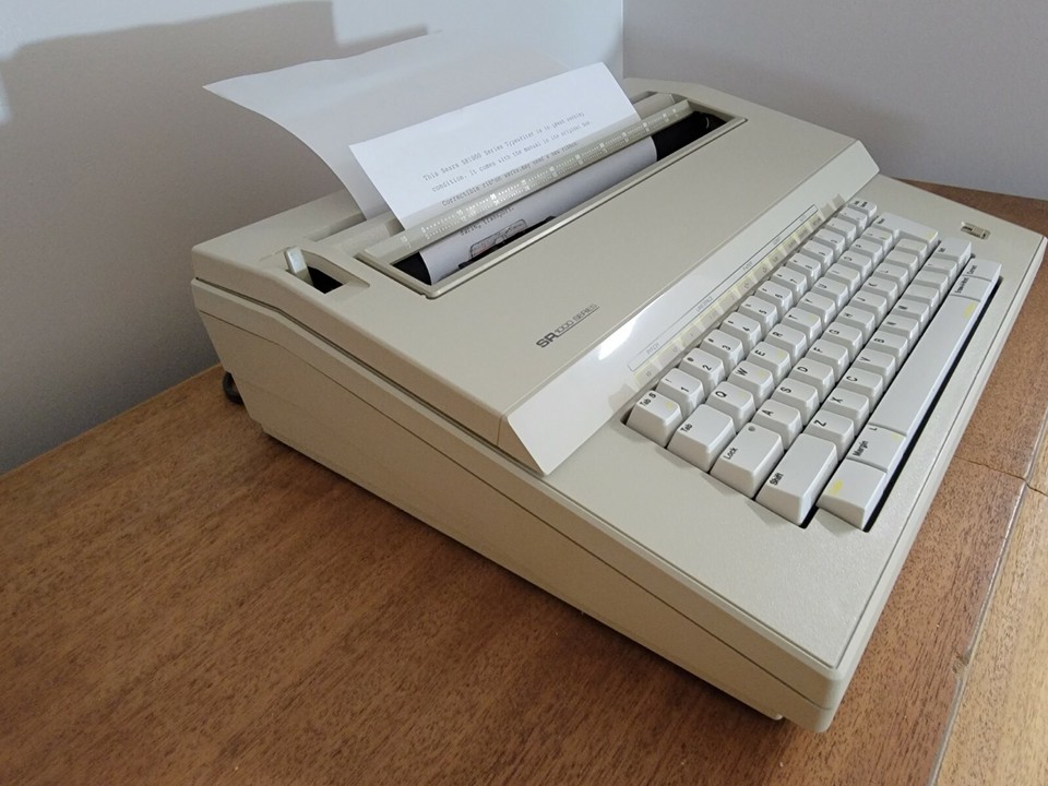 Sears SR1000 Portable Electronic Typewriter w/Case and Manual in ...