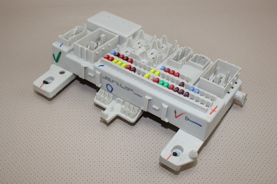 04-09 06 MAZDA 3 BCM FUSE BOX JUNCTION INTERIOR BODY CONTROL MODULE ...