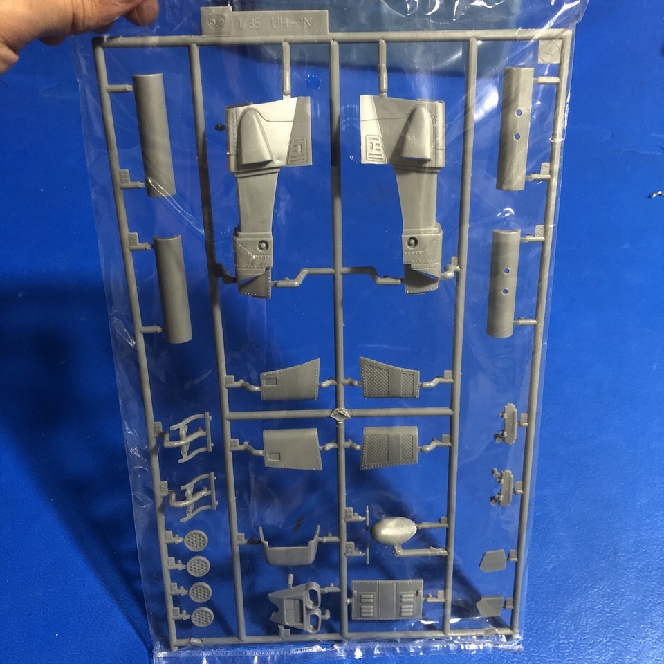 1/35 Panda Models #35009 UH-1N Huey Gunship | eBay