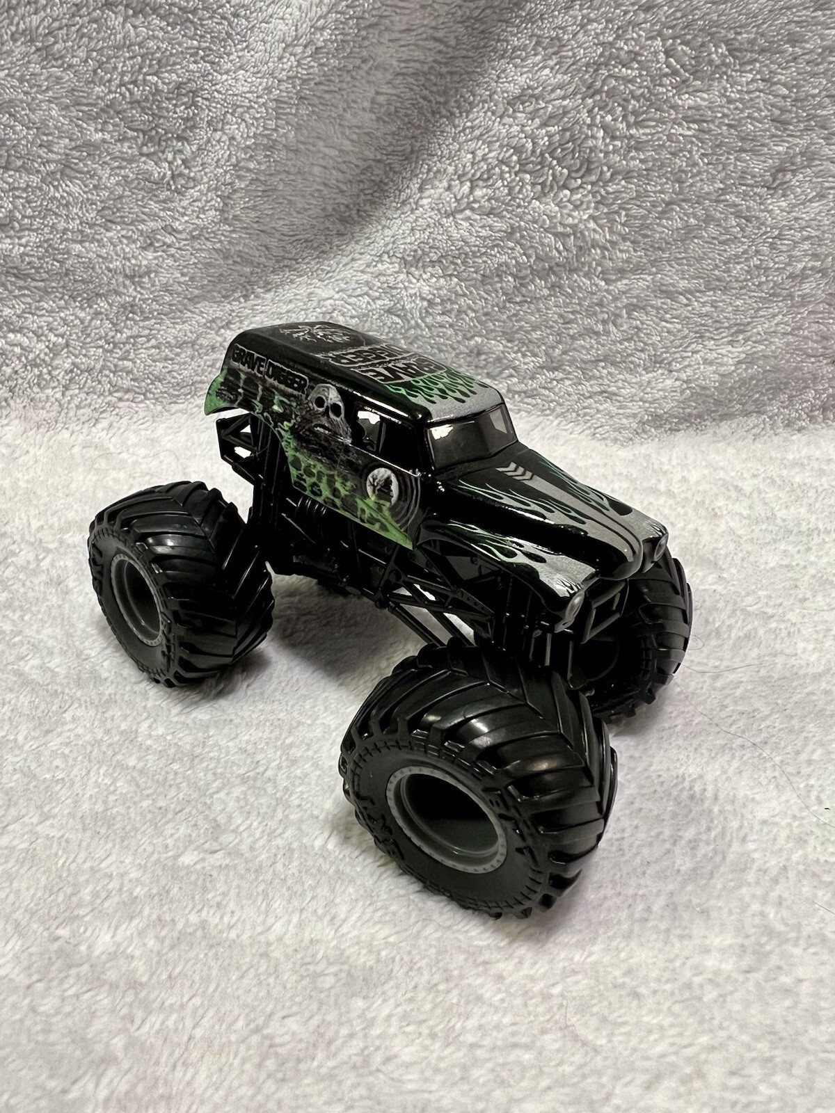 Monster Jam Grave Digger Truck 1/64 Overcast Series 2019 Black Grey Bad ...