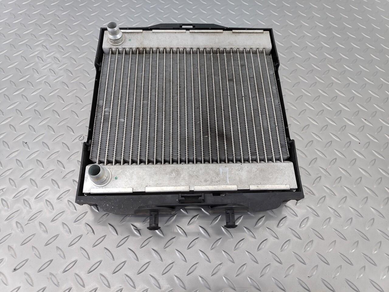 BMW F01 F02 750I 750LI LEFT ALUXILIARY RADIATOR OIL COOLER BEHR ...