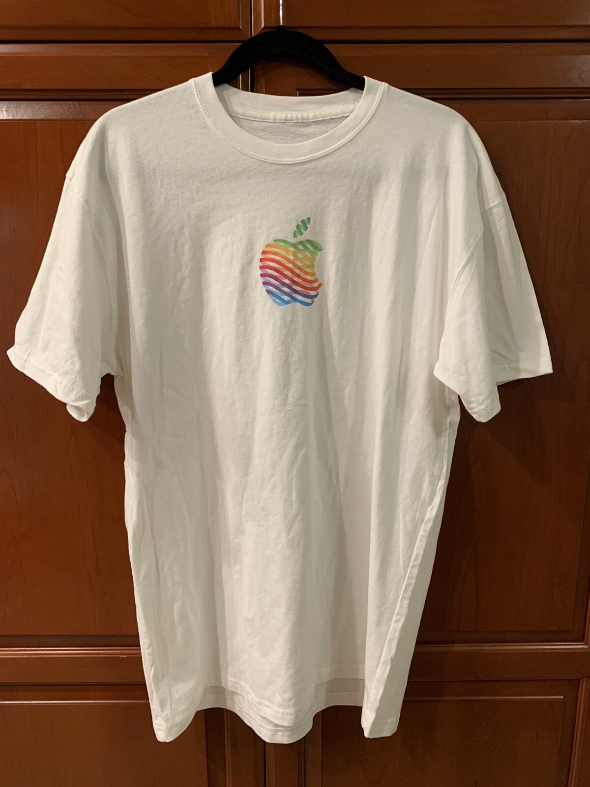 L. A. "Apple The Grove" VIP Gift Genius Bar Grand Ope… - Gem