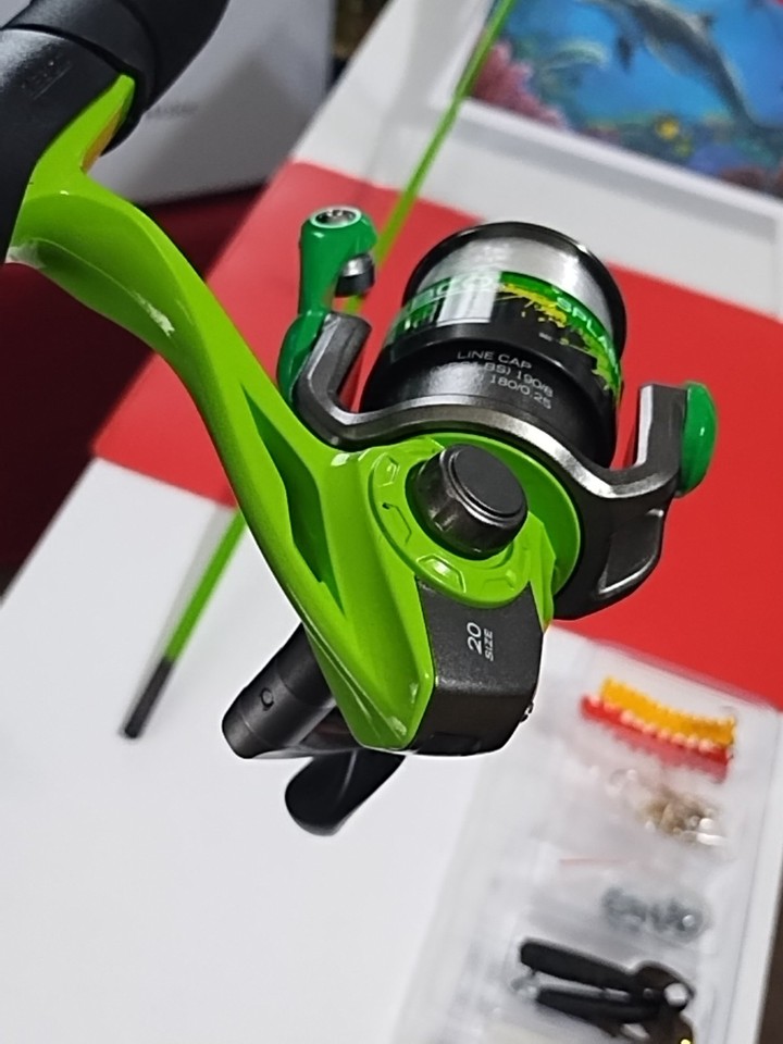 Zebco Splash GREEN Spinning Reel & Fishing Rod Combo 2 Bearing Drive ...