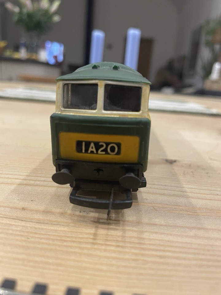 NO RES Triang Hornby Class 35 Diesel Hymek BR Green D7063 OO Gauge ...