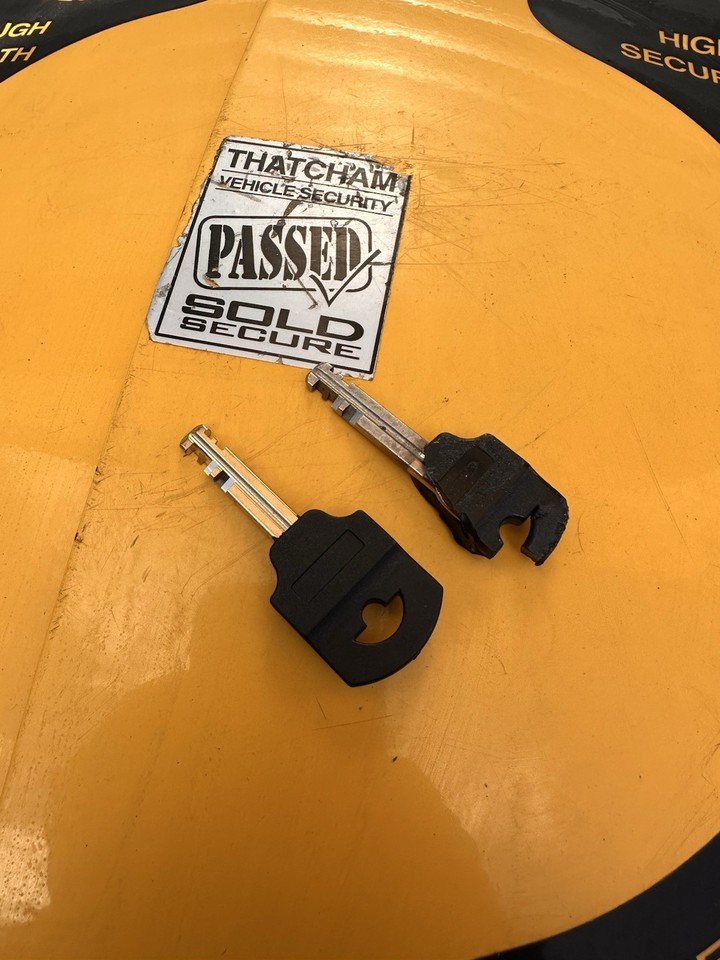 Thatcham disklok Small Up To 39cm Yellow Steering Wheel Anti Theft Lock ...