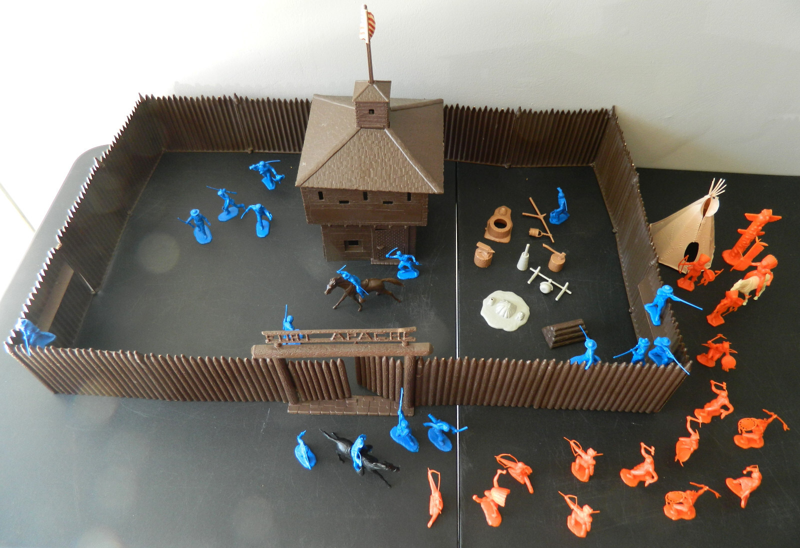 Vintage 1978 Marx 54mm Fort Apache playset 4202 plastic fort & toy ...