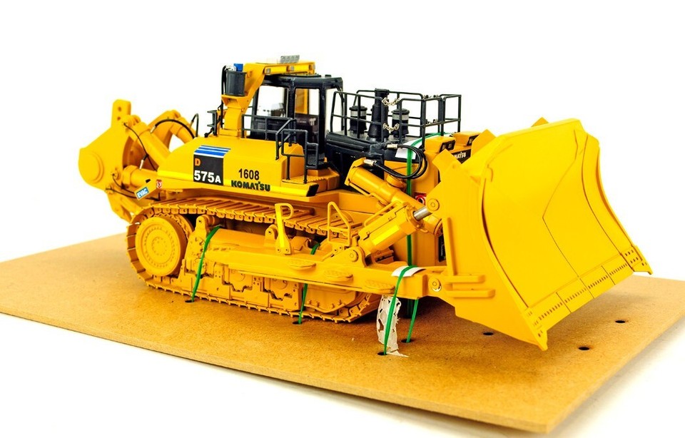 Komatsu D575A SD Super Dozer Ripper - ALCOA HiMoBo 1:50 Scale Model ...