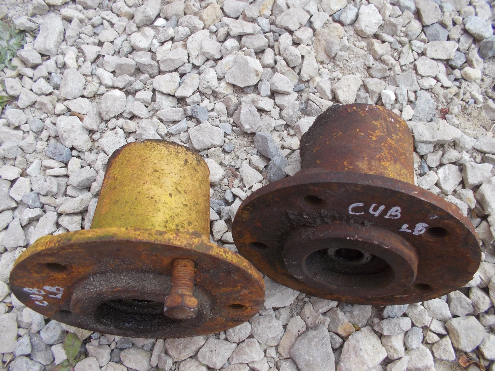 Farmall Cub Lo low Boy LB tractor pair of front wheel hubs hub 1 stud ...