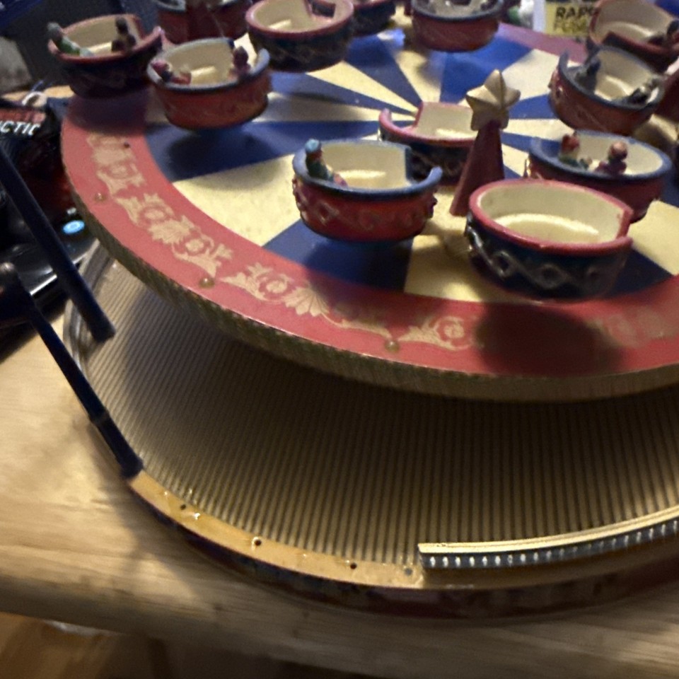 Mr Christmas World's Fair Roundabout 30 Songs Spinning Teacups LED ...