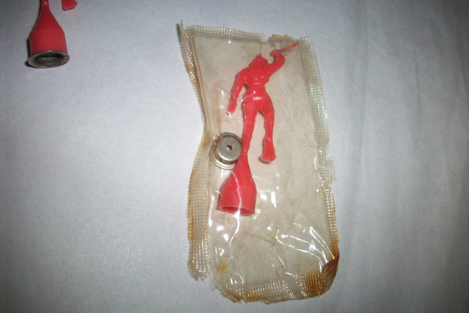 LOT OF 11 KELLOGG'S CEREAL NAVY FROGMAN BAKING SODA TOYS 10 WITH CAPS ...