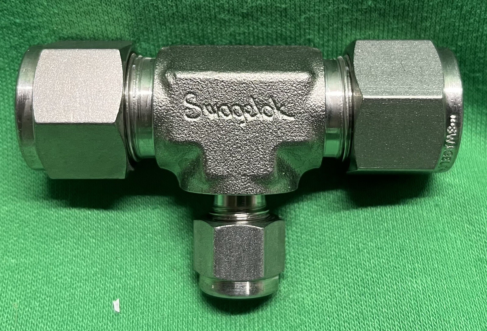 Swagelok Tube Fitting Reducing Union Tee 1/2 x 1/2 x 1/4 Tube OD SS-810 ...