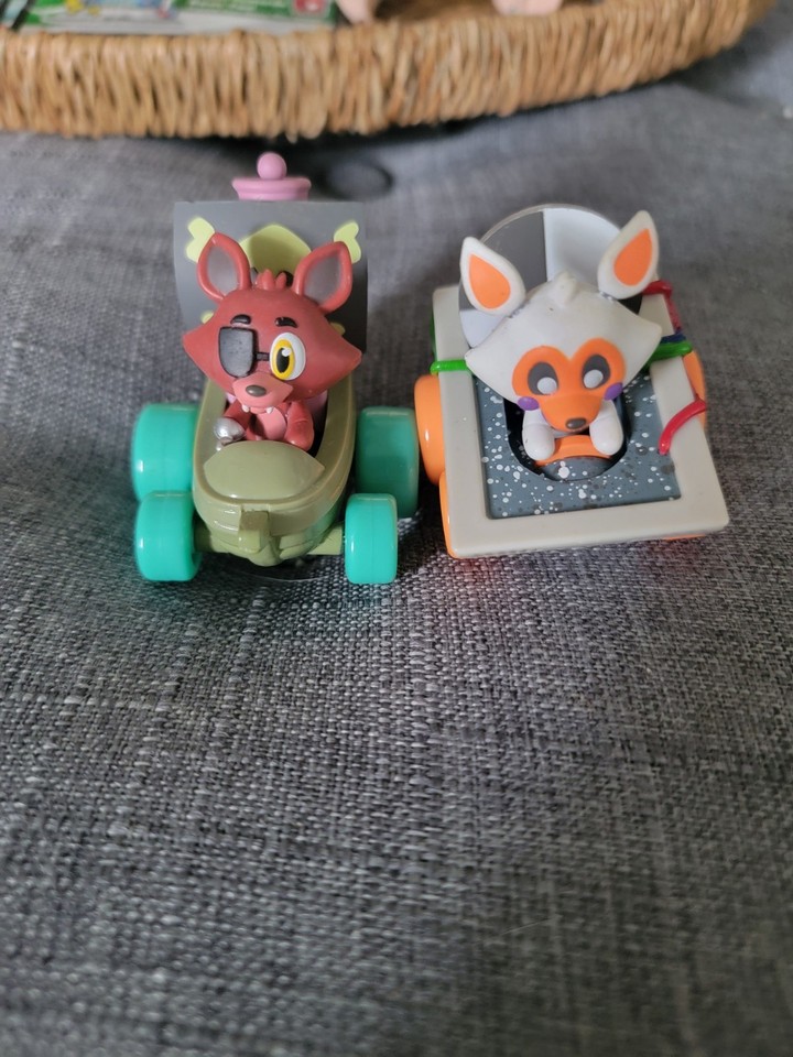 Funko Racers FNAF Die-Cast Vehicle (Foxy the Pirate #01) & #7 Lolbit | eBay