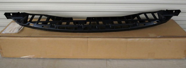 2014 - 2016 Land Rover Range Rear Bumper Center Support LR045180 Sport ...