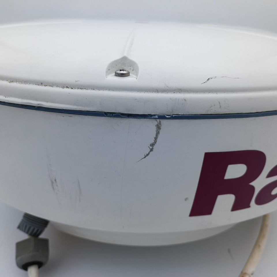 Raymarine RD218 2kW 18" Radome Radar Scanner Dome E52065 C70 C80 C120 ...