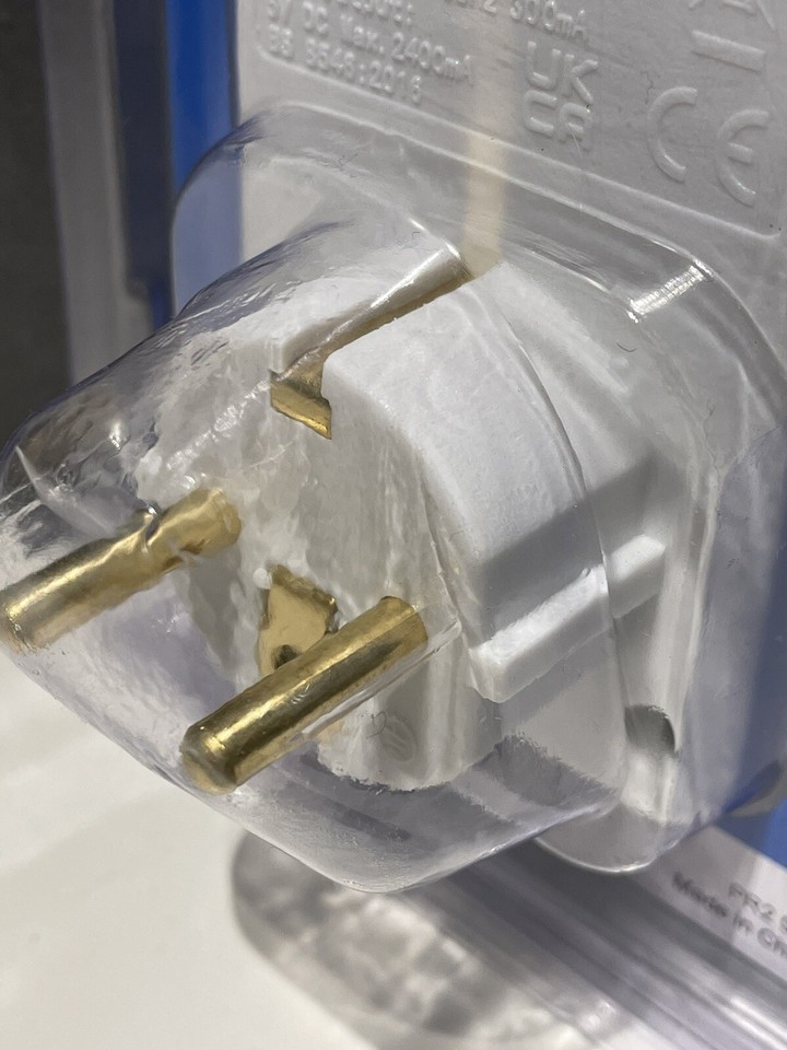 PRO-ELEC TRAVEL ADAPTOR UK 3 PIN TO EURO 2 ROUND PIN WITH TWIN USB ...